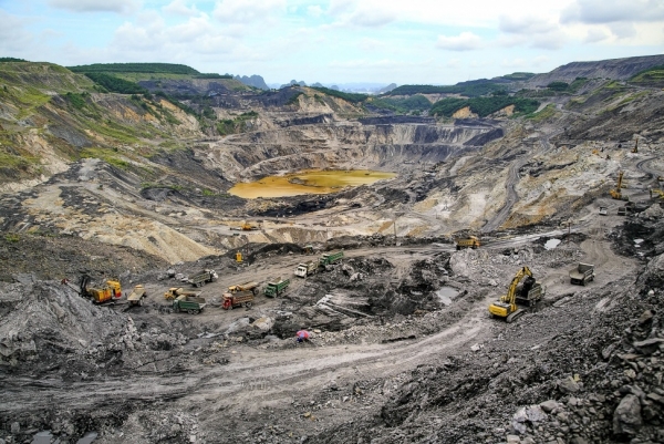 TKV gian nan giữ nhịp sản xuất than