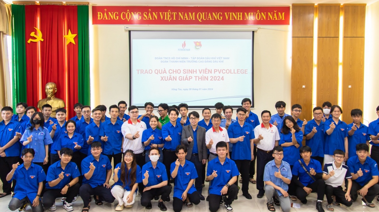 PV College tổ chức trao quà Tết cho sinh viên và Xuân nghĩa tình 2024