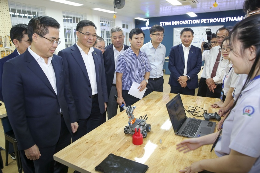 STEM classroom in Quang Ngai: Nurturing an innovative mindset and ...