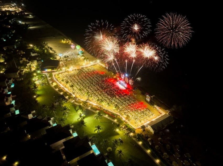 "Vũ trụ Vin" hóa "thánh địa countdown", đón gần 1 triệu người trong đại ...