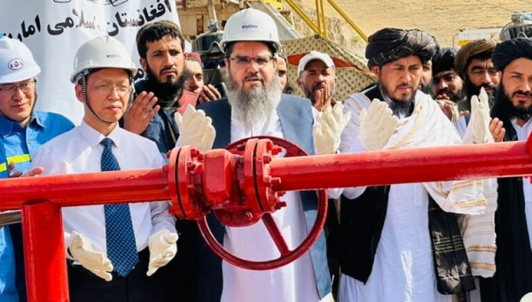 Taliban tham gia cuộc chơi dầu mỏ