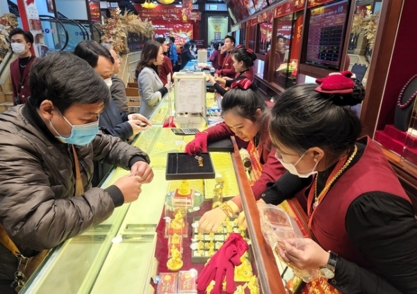 Hiện tượng lạ trong ngày vía Thần Tài ở hai miền Nam Bắc